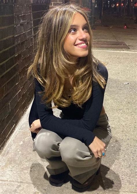 40 Trendy Haircuts For Women To Try In 2022 Layered Haircut Middle