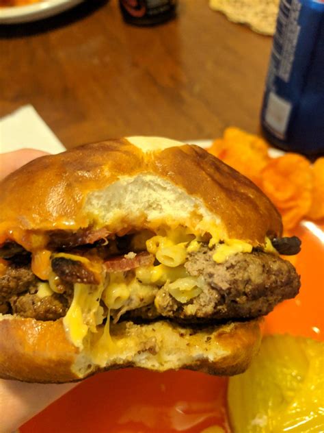 Mac And Cheese Stuffed Bacon Cheeseburger On A Pretzel Bun Homemade R