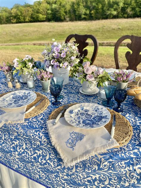 White Table Deco