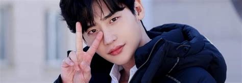 Lee Jong Suk Comparte Sus Primeras Fotos Después De Ser Dado De Baja