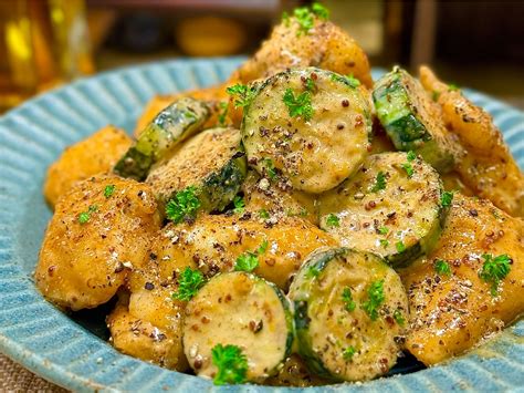 B 【レシピ】鶏むね肉とズッキーニの♬やみつき鶏マヨ和え♬ しにゃごはん Blog