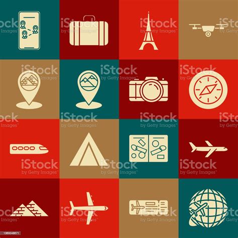 비행 비행기 비행기 나침반 에펠 탑 지도 포인터 산 이집트 피라미드 도시지도 탐색 및 사진 카메라 아이콘의 인포 그래픽과 글로브를 설정합니다 벡터 가방에 대한 스톡 벡터