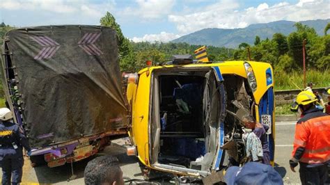 Grave Accidente Por Volqueta Sin Frenos En La Autopista Medellín