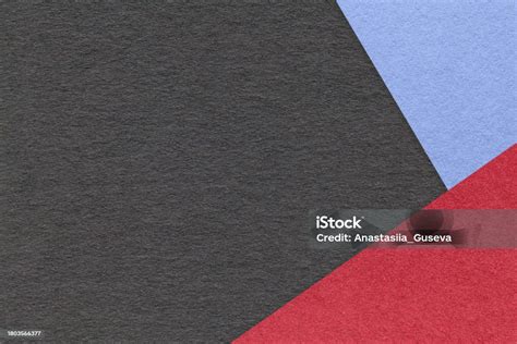 파란색과 빨간색 테두리가 있는 공예 블랙 컬러 종이 배경의 질감입니다 빈티지 추상 골판지입니다 0명에 대한 스톡 사진 및 기타 이미지 Istock