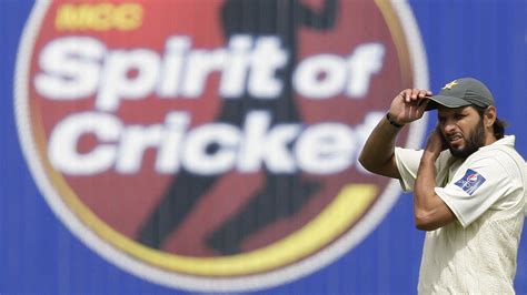 Shahid Afridi Quit Pakistan Mid Series Against Australia Over Spot