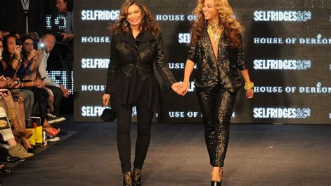Beyoncés Mom Tina Knowles La Home Burglarized Safe With 1m In