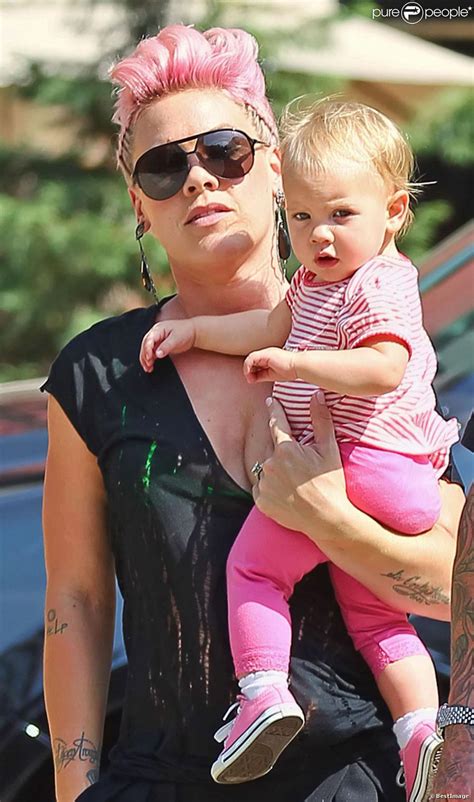 Pink et sa fille Willow à New York le juillet Purepeople