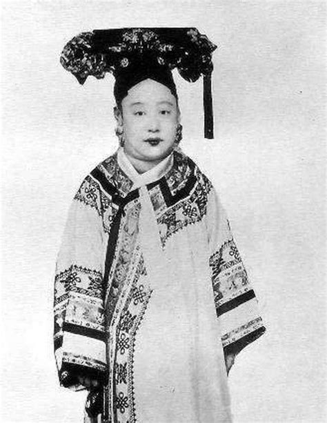 清朝妃嬪格格們的真實照片，怪不得宋小寶說皇上後宮佳麗三千卻唯獨寵「咖妃」一人 每日頭條
