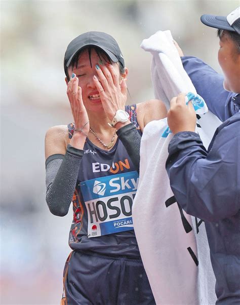 細田あい、悔し涙の3位 中盤、一山のスパートに「2位以内に入るには」果敢に追走 2時間21分台を出した力見せた 【mgc女子】：中日スポーツ