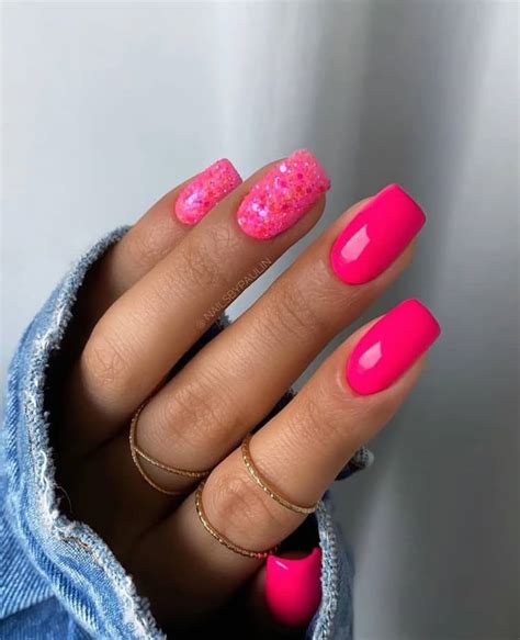10 Bright Neon Pink Nails Design To Recreate Emerlyn Closet Pink