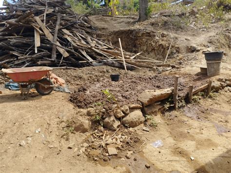 Bantu Nek Muniram Agar Tak Angkat Batu Bata Lagi Di Masa Tuanya