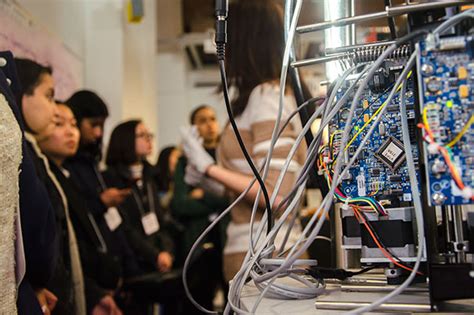 Strengthening Ties Among Women In Physics Harvard Gazette