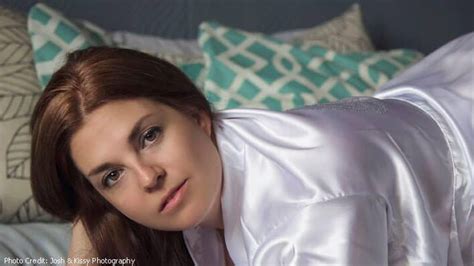 Bride Wants To Do Sexy Photoshoot For Groomthe Hysterical Results Are Total Marriage Goals