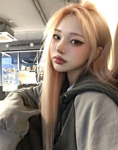 Twixim Blonde Hair Girl Blonde Hair Green Eyes Pretty Blonde Hair