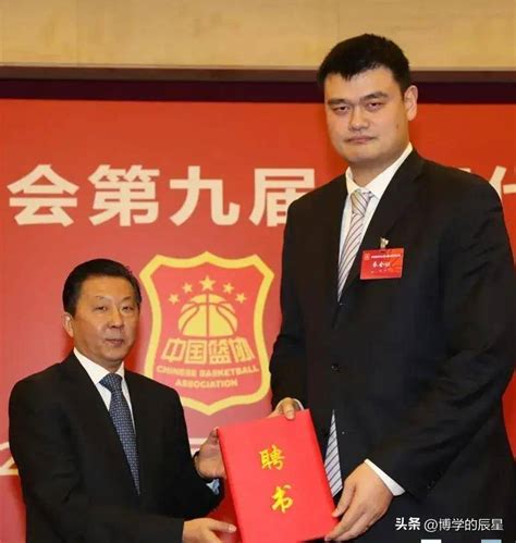 闹大了！姚明辞去中国篮协主席职务！网友却出奇的拍手称快！人们领导能力