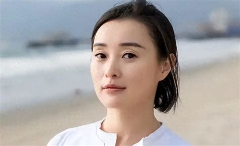 没结婚却有固定伴侣？5位“中年尤物”，生活太滋润！