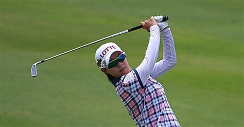 아이언샷 하는 김효주 프로