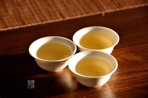 这样泡，更好喝！鸭屎香冬茶雪片冲泡指南 搜狐大视野 搜狐新闻