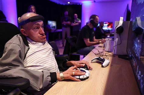 Handicap Playstation Présente Une Manette Pour Rendre Le Jeu Plus