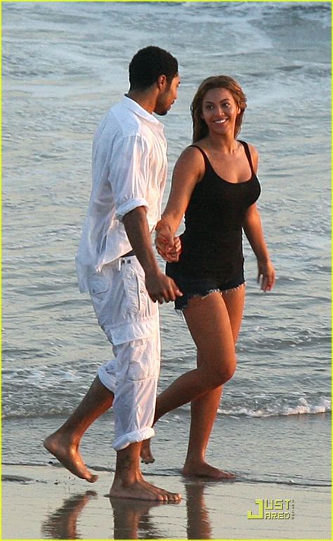 Beyonce Is A Malibu Beach Babe Photo 1733951 Beyonce Knowles