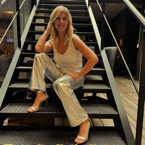 A Sus 54 Años Débora Plager Posa En Ropa Interior Off White En Clave