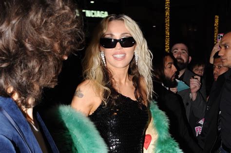 Miley Cyrus Desvela Si Volvería A Posar En Topless Con 15 Años Foto 4