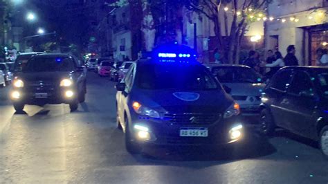 Recoleta tres delincuentes robaron un auto y se llevaron colgando a una nena de años Infobae