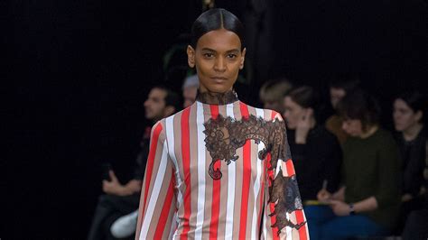 Loewe Fall 2017 Ready To Wear Fashion Show Vogue