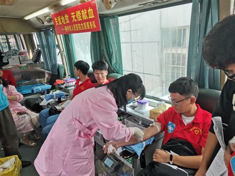 传承红色基因关爱地贫儿童 土木建筑工程学院