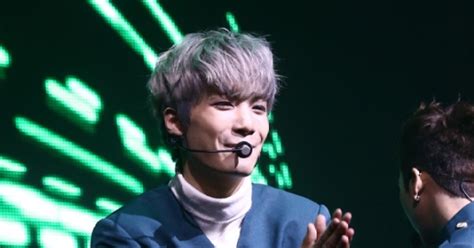 동아포토 뉴이스트 Jr 눈웃음이 사르르~