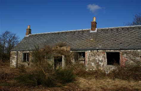 Tour Scotland Photographs Tour Scotland Photograph Derelict Cottage March St