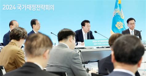 단독 지출 구조조정 잘한 부처 예산 우선권 등 인센티브 준다