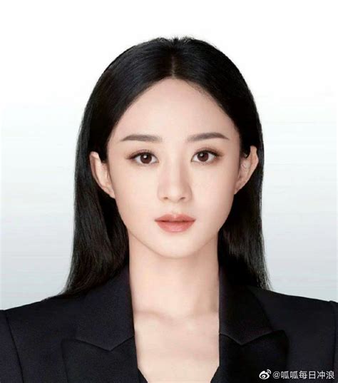 饭圈自制明星证件照 吴磊 王一博 杨洋 龚俊 王俊凯 易烊千玺 龚俊 王一博 吴磊 新浪新闻