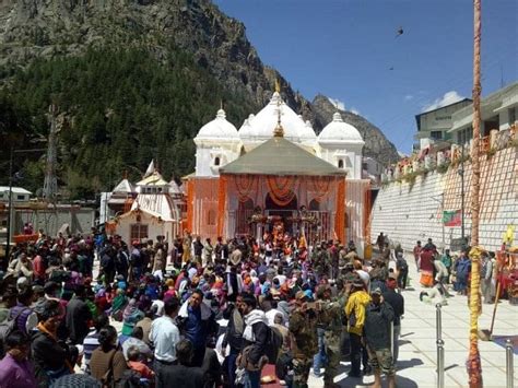 शुरू हुई पवित्र चारधाम यात्रा पढ़े क्यों सबसे पहले खुलते हैं गंगोत्री