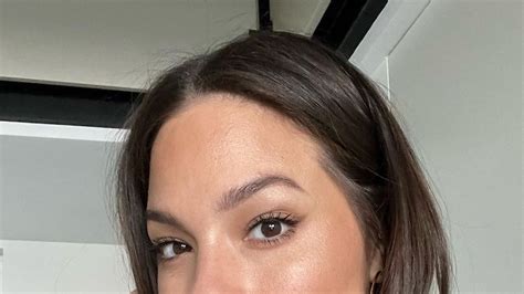 Ashley Graham Shows Off Impressive Abs In Post Workout Gym Selfie