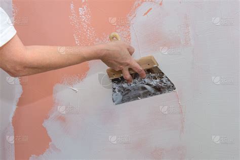 油灰 建筑业 水平仪 墙 抹灰工 工业劳动者 水平画幅 家务 商业金融和工业 成年的