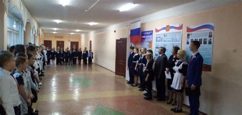 14 ноября утро в школе началось с поднятия государственного флага
