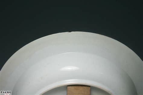 清乾隆景德镇窑青花山水楼阁纹折沿大盘 藏家展厅 收藏资讯 艺术家 书画家 书画名人 书法家 中华收藏网