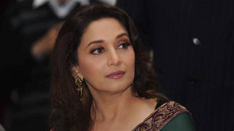 Madhuri Dixit माधुरी दीक्षितला फक्त ब्रा घालून शूटिंग करण्यास