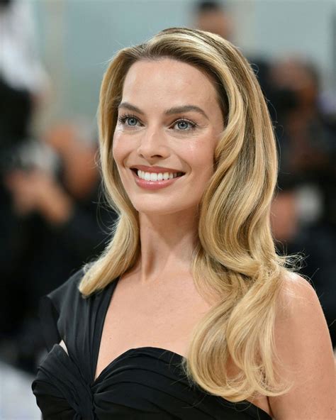 21 Best Valentines Day Hairstyles For Women 2024