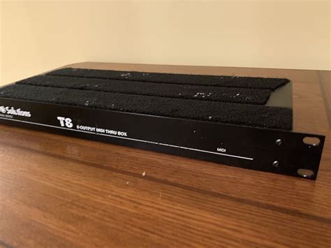 Midi Solutions Multivoltage T8 8 Port Midi Thru Box Rack Reverb