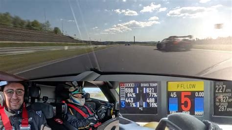 Vidéo Quand La Bugatti Bolide Ridiculise Sur Un Circuit Des Porsche
