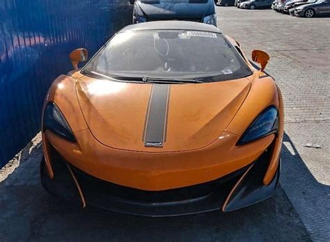 В украинском областном центре заметили лимитированный суперкар McLaren ...