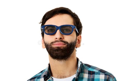 Hombre Joven Con Las Gafas De Sol Foto De Archivo Imagen De Lifestyle Trendy