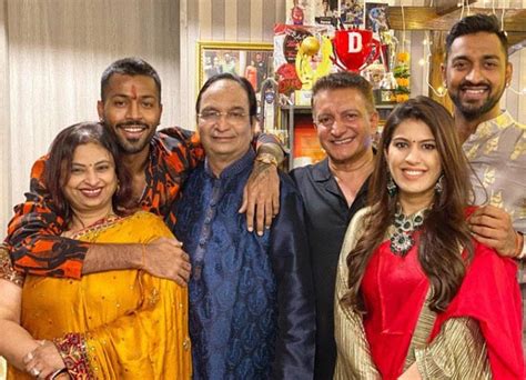 పాండ్యా బ్ర‌ద‌ర్స్ తండ్రి మృతి Hardik Pandya And Krunal Pandya