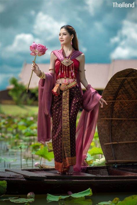 Thailand 🇹🇭 Thai Traditional Costume ชุดไทย นางประทุมวดี ชุด