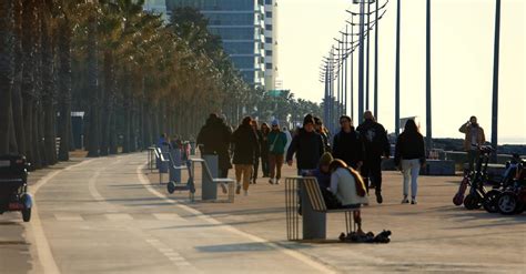 가족들 거리 장면 건강 건물 건축 걷고 있는 경치 경치가 좋은 공공 장소 관광 군중 도시 계획 도시의