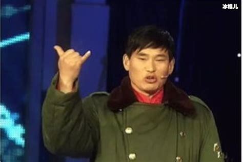 “大衣哥”家门为什么被踹开，网友评论道出原因！ 明星 冰棍儿网