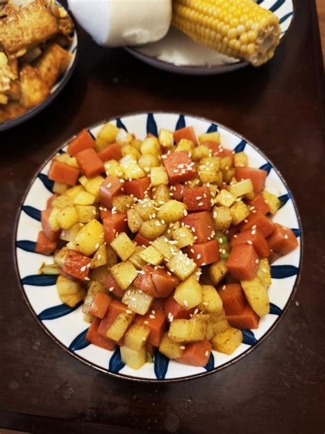 【香辣过瘾的孜然土豆火腿，比路边摊还好吃图片】张小黑好飞下厨房
