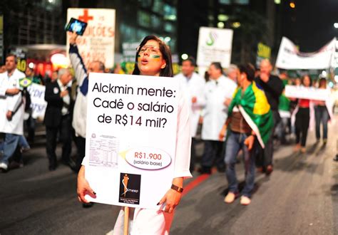 Fotos Médicos Protestam Pelo País 03072013 Uol Notícias